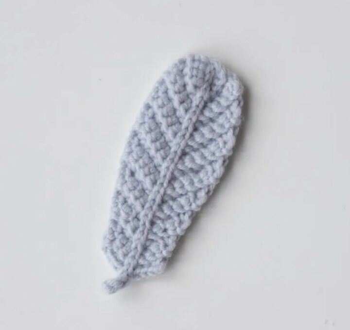14 Beautiful Crochet Feather Patterns to Use Up Your Yarn Stash
