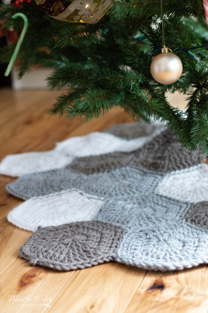 25 Crochet Christmas Tree Skirt Patterns to Deck Your Halls